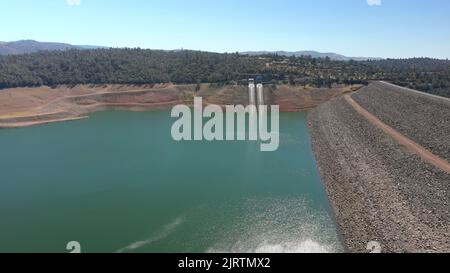 Oroville Dam during California's severe drought Stock Photo - Alamy