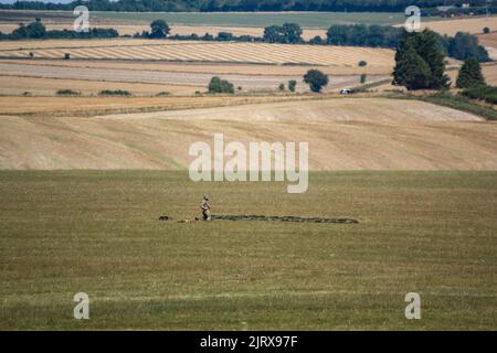 British army paratrooper preparing to move out from an airborne assault ...