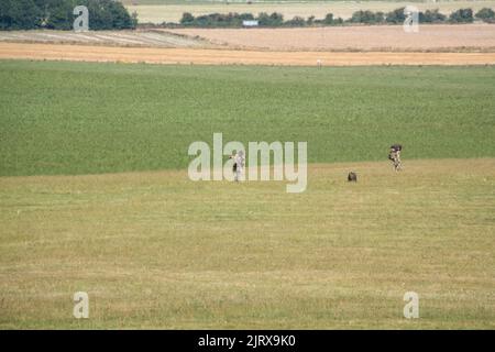 British army paratroopers preparing to move out from an airborne ...