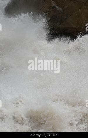 Views from the Awesome Tiger Leaping Gorge in Yunnan Province of China ...