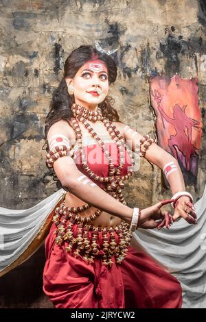 Concept Agomoni shoot-Forms of Parvati with traditional dress like ...