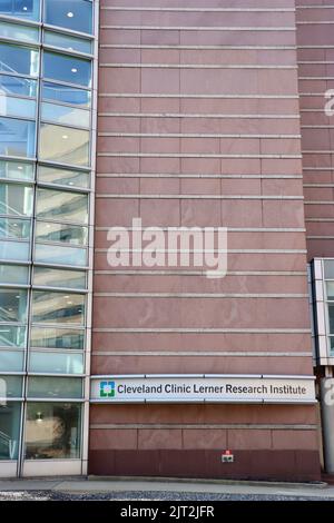 Cleveland Clinic Lerner Research Institute at Main Campus Stock Photo ...
