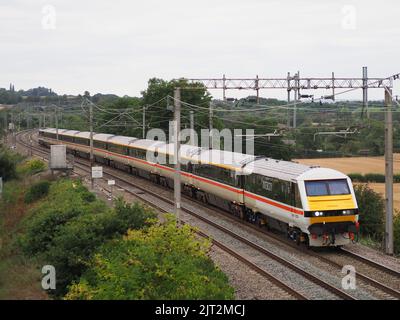 Locomotive Services Limited Class 87 Locomotive 87002 'Royal Sovereign ...