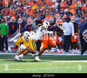Illinois Fighting Illini wide receiver Mike Dudek (18) makes a catch ...