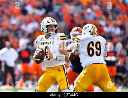 Wyoming Cowboys quarterback Andrew Peasley (6) throws the football ...
