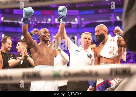 Youtube personalites Deji and Fousey during their light heavyweight ...