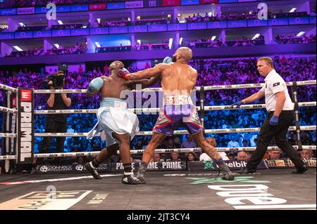 Youtube personalites Deji and Fousey during their light heavyweight ...