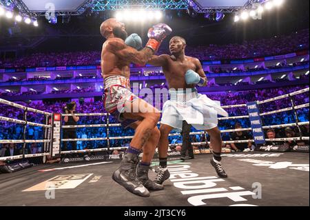 Youtube personalites Deji and Fousey during their light heavyweight ...