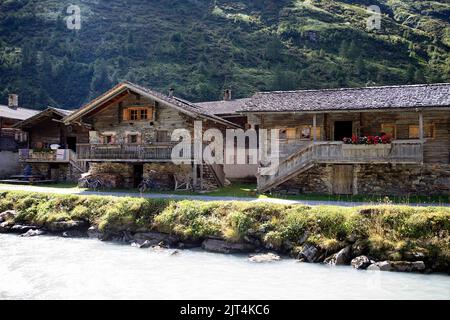 Traditional Alpine farmhouse in Austria Stock Photo - Alamy