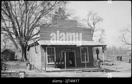 Typical farmstead with a Dixi-Cola sign out front Stock Photo - Alamy