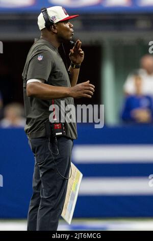 Tampa Bay Buccaneers offensive coordinator Byron Leftwich watches his ...