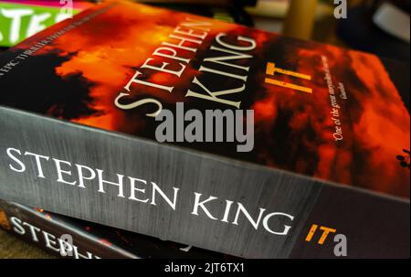 It. Novel by Stephen King. 1986 Stock Photo - Alamy