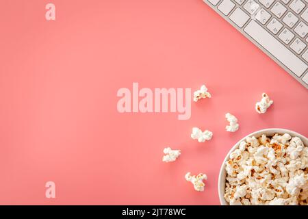 Popcorn and keyboard on pink background, flat lay Stock Photo - Alamy