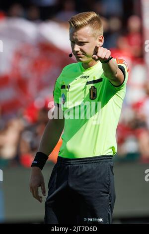referee Lothar D'Hondt pictured during a soccer match between Club ...