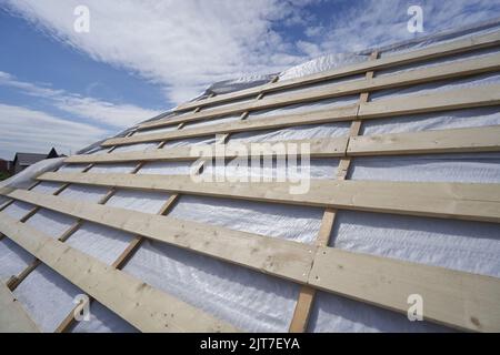 Roof construction with beams and waterproofing Stock Photo - Alamy