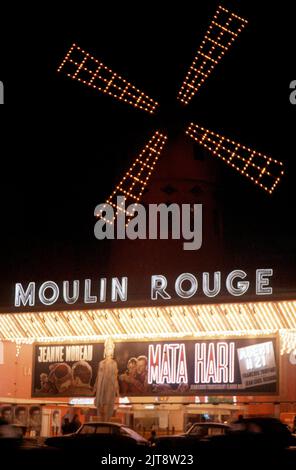 Moulin Rouge, Paris, France 2002 Credit: Ron Wolfson / MediaPunch Stock ...
