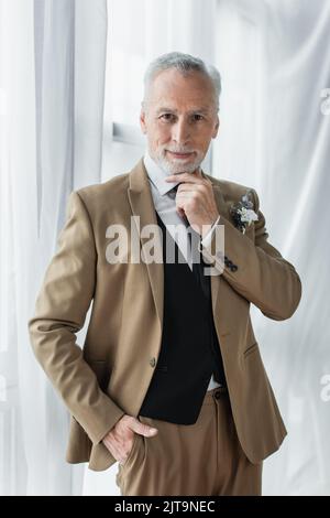 bearded man posing flowers in a beard fashion close-up Stock Photo - Alamy