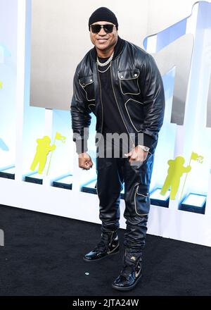 LL Cool J arrives on the red carpet at the 2025 MTV Video Music Awards ...