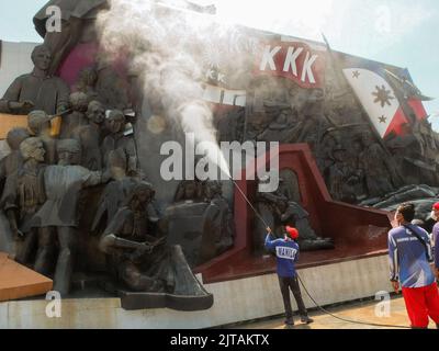 Manila, Philippines. 29th Aug, 2022. A mural depicts the battle between ...