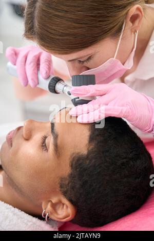 Experienced female doctor carrying out mesotherapy procedure Stock ...