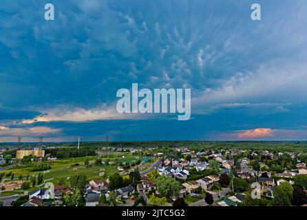 Spectacular cumulonimbus mamma clouds Stock Photo - Alamy