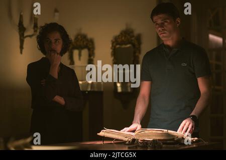 THE GIRL IN THE MIRROR, (aka ALMA), from left: Laura Ubach, Claudia ...