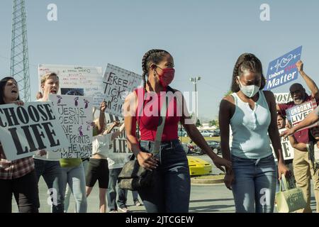 P-VALLEY, from left: Brandee Evans, Azaria Carter, Legacy , (Season 1 ...