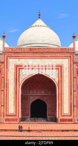 The Beautiful Architecture of Royal Mosque at Taj Mahal inside the ...