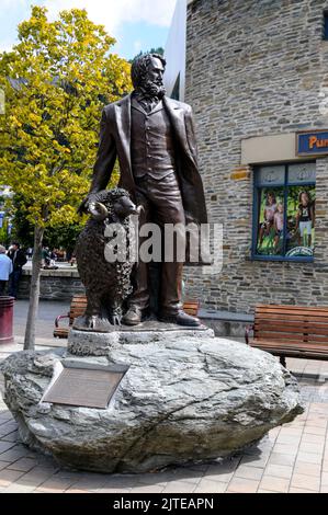 Statue of William Rees Early Settler Explorer and Farmer Queenstown ...