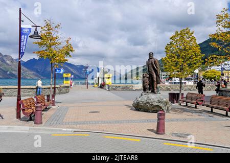 Statue of William Rees Early Settler Explorer and Farmer Queenstown ...