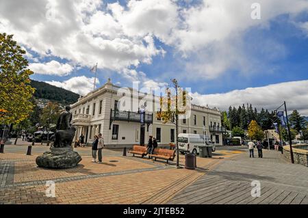 Statue of William Rees Early Settler Explorer and Farmer Queenstown ...