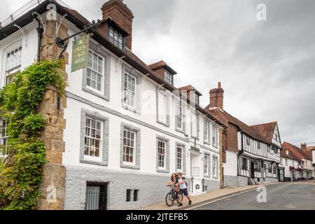 Midhurst, August 22nd 2022: The Spread Eagle Hotel Stock Photo - Alamy