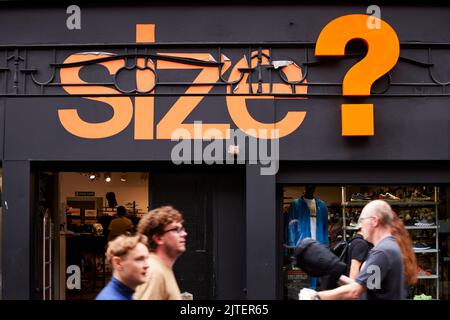 Liverpool city centre, trendy Bond street Stock Photo - Alamy