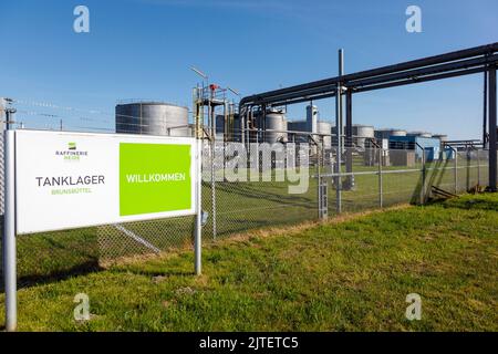 Brunsbüttel tank farm of the Heide refinery Stock Photo - Alamy