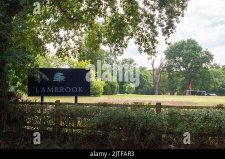 Winkfield Row, Bracknell, Berkshire, UK. 30th August, 2022. Lambrook ...