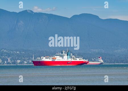 Fibre optic cable laying ship, Cable Innovator, English Bay, Vancouver ...