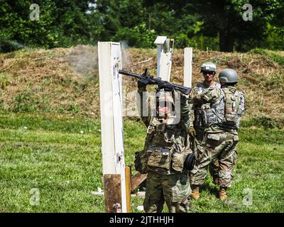 Indiana Guardsmen with the 776th Engineer Battalion, blast through ...