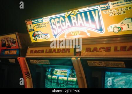 Old video games, arcade machines of the eighties and nineties ...