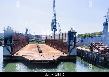 Portable barges which act as dry docks to lift boats and ships out of ...