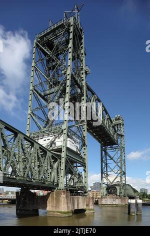 De Hef or the Koningshaven lifting bridge (1927), Rotterdam ...