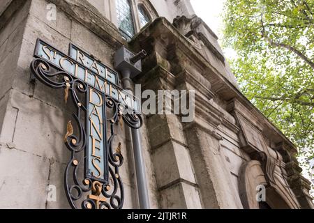 RAF Memorial outside Sir Christopher Wren's St Clement Danes church ...
