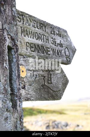 Walk from Stanbury on the Yorkshire Dales, via the Bronte Way to Top ...