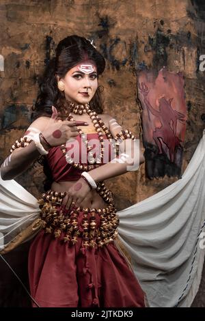 Concept Agomoni shoot-Forms of Parvati with traditional dress like ...