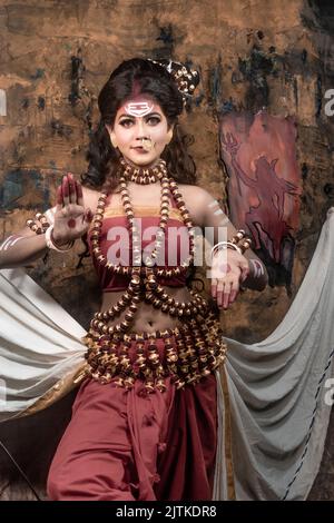 Concept Agomoni shoot-Forms of Parvati with traditional dress like ...