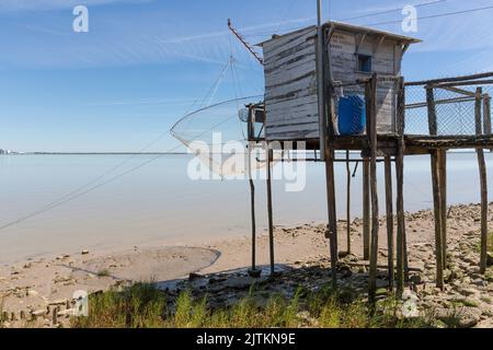 Fishing shacks by the Gironde estuary, Bordeaux, France Stock Photo - Alamy