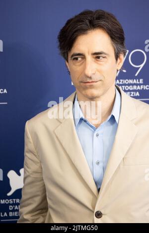 Director Noah Baumbach attends the photocall for "White Noise" at the ...