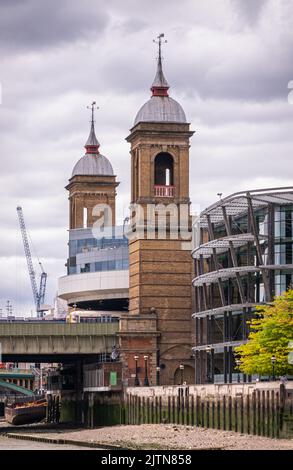 Crane under Cannon Street Bridge, South Bank, London, England, UK Stock ...