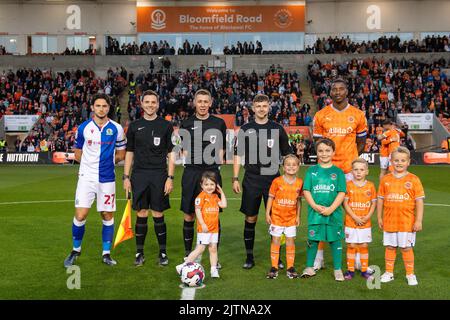 Todays mascots with Referee Matthew Donohue and the team captains Stock ...