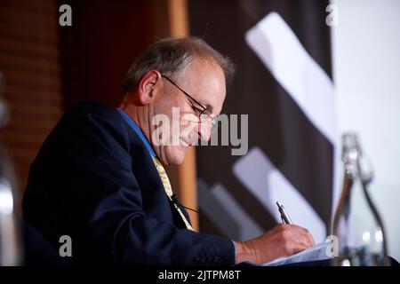 Chris Ham speaking at The King's Fund Breakfast Debates 17/04/10 Stock ...