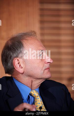 Chris Ham speaking at The King's Fund Breakfast Debates 17/04/10 Stock ...